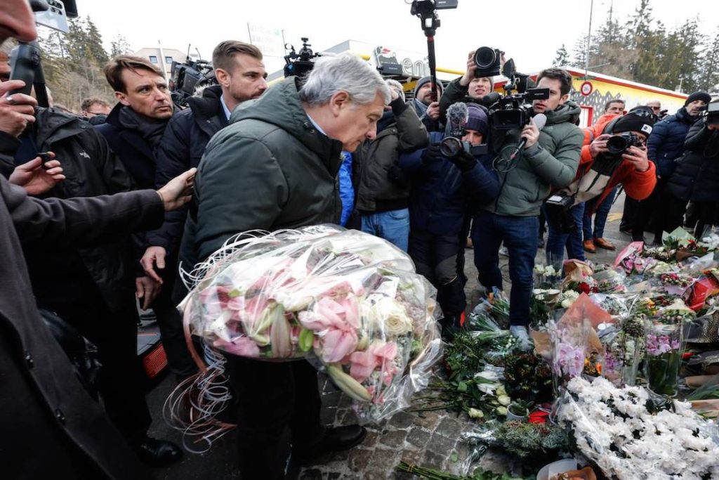 Il Ministro Tajani a Crans-Montana dopo la strage: 13 feriti e 6 ...